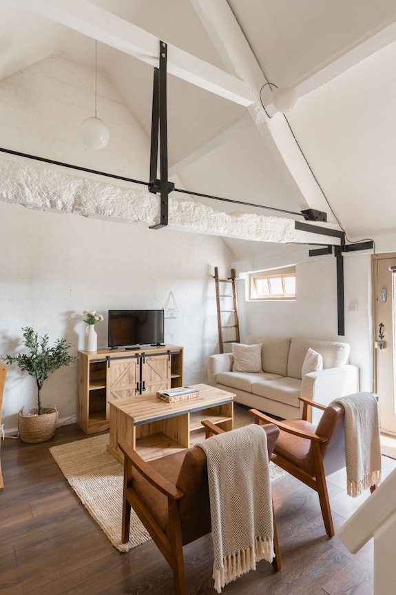 Shepherds Rest Cotswolds Cottage Farm Stay With Pool - Cotswolds