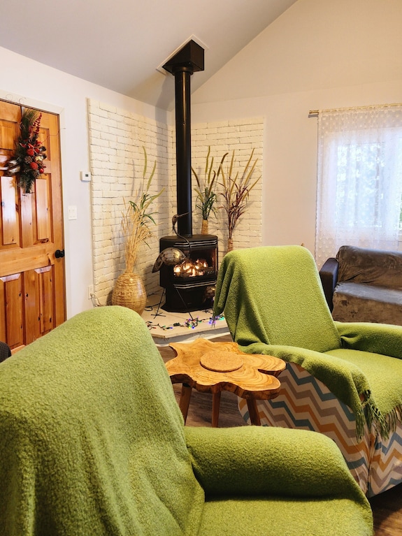 Waterfront Beautiful Cottage (4 Bedrooms)on Shadow Lake - Kawartha Lakes