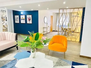 Quarto júnior, sacada, vista para a cidade | Área de estar