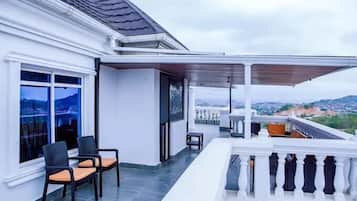 Quarto Deluxe, varanda, Vista para a cidade | Varanda