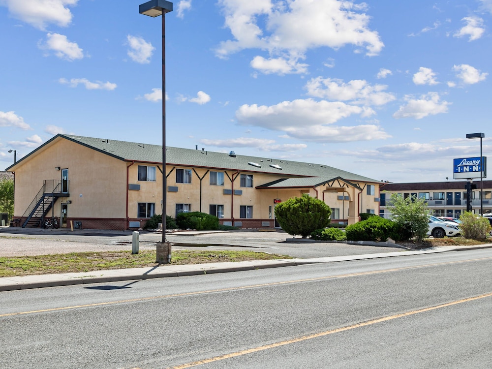 Luxury Inn - Cheyenne, WY
