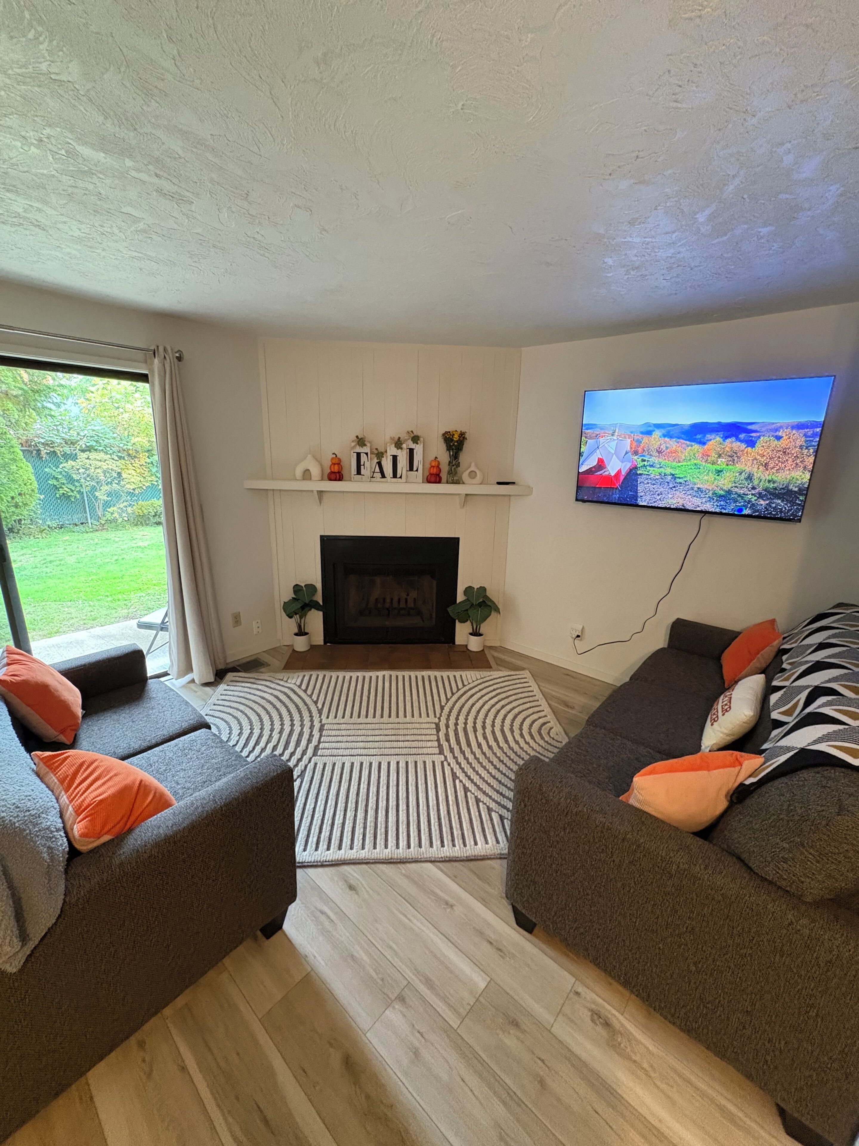 Cozy Simplicity 2-bedroom Townhome In Charming Eugene With Pool Area. - Eugene, OR