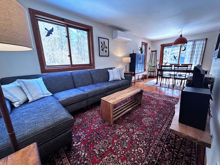 Terrific 3-bedroom Unit In Charming Leverett With Ac - Greenfield, MA