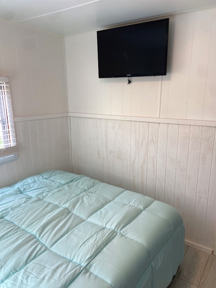 Hidden Oceanfront Seasonal Gem !! Keep your Boat right outside your ...