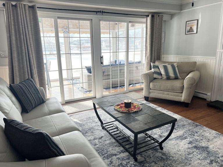 Winter Oasis! Updated Waterfront. Dog Friendly. Private Cove - Budd Lake, NJ