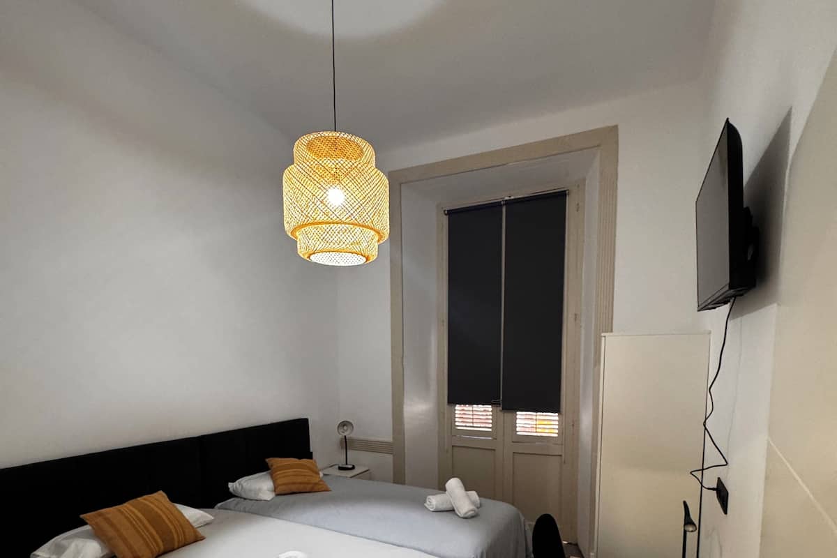 Quarto Básico | Secretária, secretária adequada para computadores portáteis