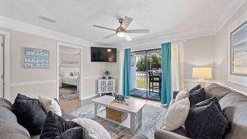 Apartamento em Condomínio Fechado, várias camas (Bayview 59) | Sala de estar