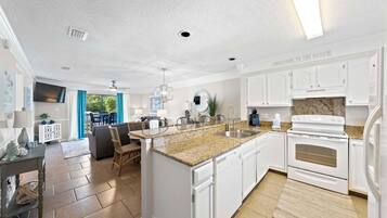 Apartamento em Condomínio Fechado, várias camas (Bayview 59) | Interior