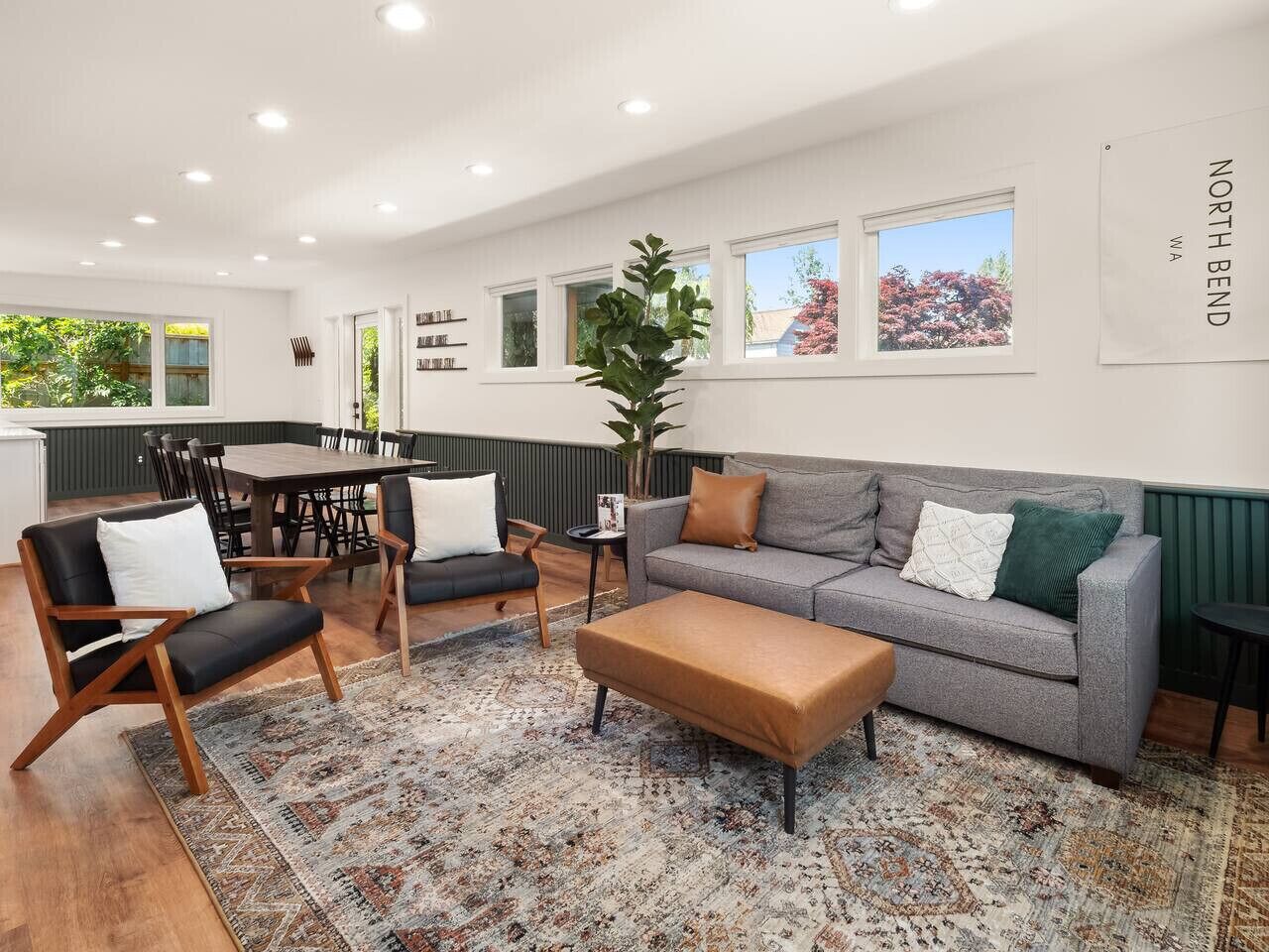 The Ballarat House ~ Hot Tub ~ Downtown~ Fire Pit - North Bend, WA