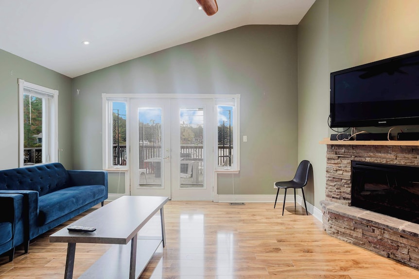 Muskoka Lakeside Retreat - 4-bedroom House With Beach Access - Gravenhurst