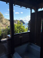 Quarto casal luxo, para não fumantes | Banheiro | Chuveiro/banheira combinados, secador de cabelo, toalhas de banho 