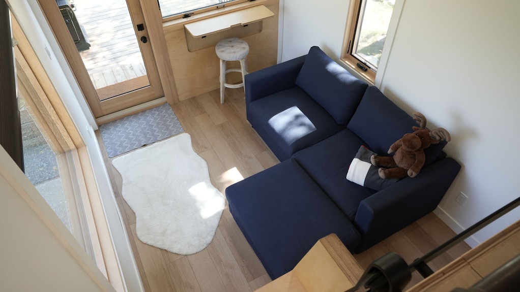 River South Hardtop: Modern Decked-out Cabin With A River View - Rocky Mountain House