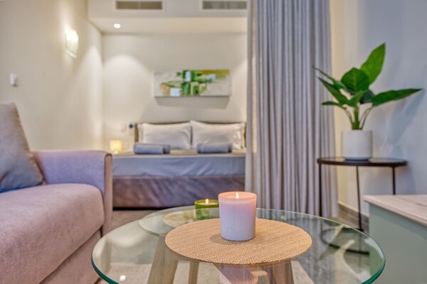Official Mercury Suites With Rooftop Pool Access - Malte