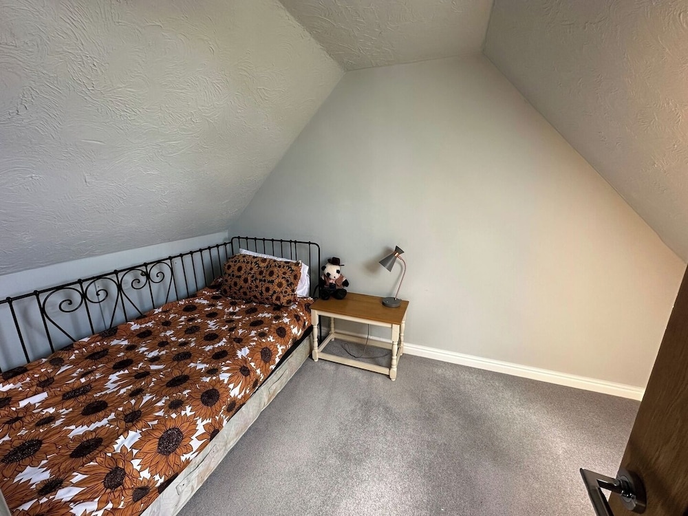 Atworth Haven: 4-Bed Home with Garden - Atworth | Vrbo