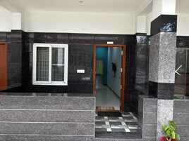 Quarto Duplo Deluxe, 1 cama queen-size, não fumadores, não se aceitam animais de estimação | Secretária, secretária adequada para computadores portáteis 