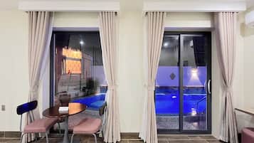 Suite Comfort, vista para a piscina | Comodidade do quarto