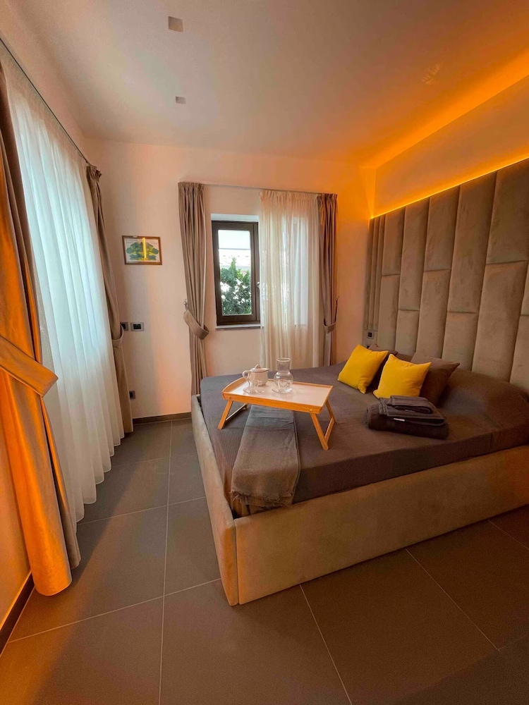 Exclusive 2-bed Villa 5 Min To Colosseum - Monti