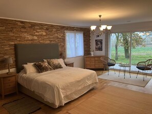 Quarto casal superior, vista para o jardim | Wi-Fi de cortesia