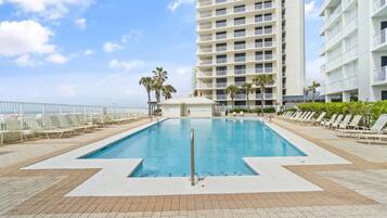 Piscina interior, piscina exterior