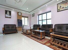 Área de estar no saguão