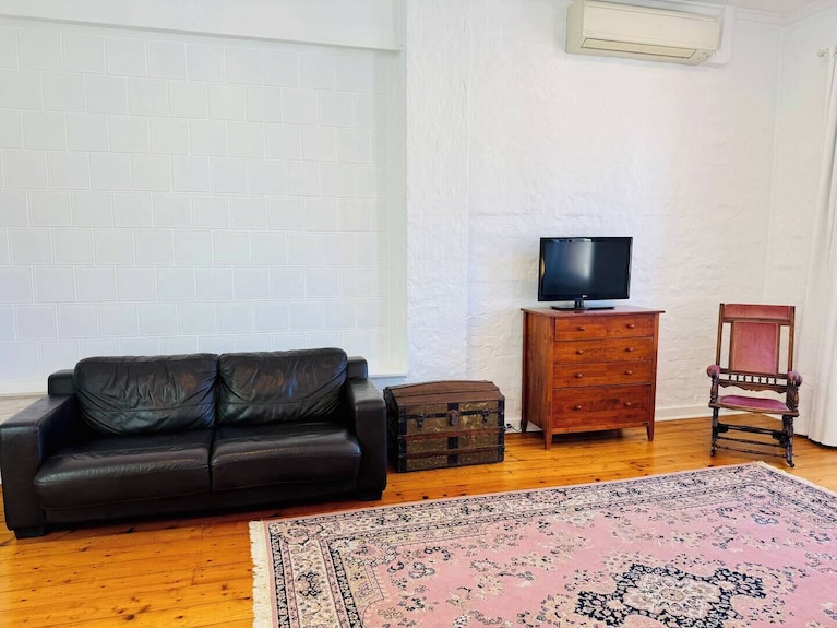 42 Lillys Isnt Just A Place To Stayits Your Key To Experiencing Fremantles History, Culture, And Coastal Charm At Its Very Best.this Special Place Is Close To Everything, Making It Easy To Plan Your Visit. - Fremantle