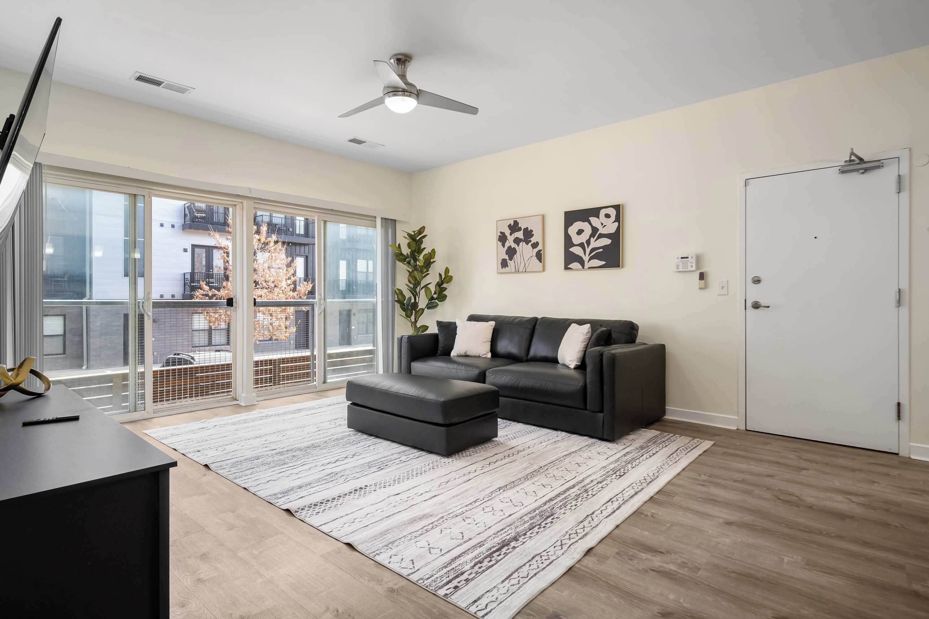 Elegant 1-bedroom Luxury Unit With Pool Access - Columbus, OH