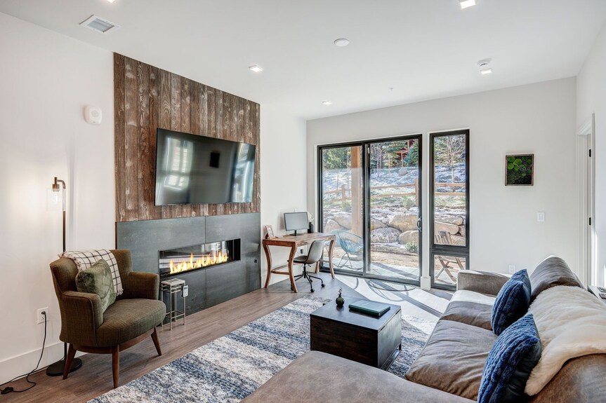 New Construction On Frisco's Main St!! Private Hot Tub!! Fl102 - Silverthorne, CO