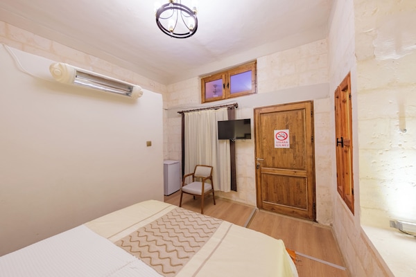 Standard Oda, Bahce Manzarali - 106 | Roupas de cama premium, frigobar, escrivaninha, Wi-Fi de cortesia