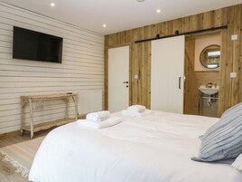 5 quartos, com decoração personalizada, com mobília individualizada 