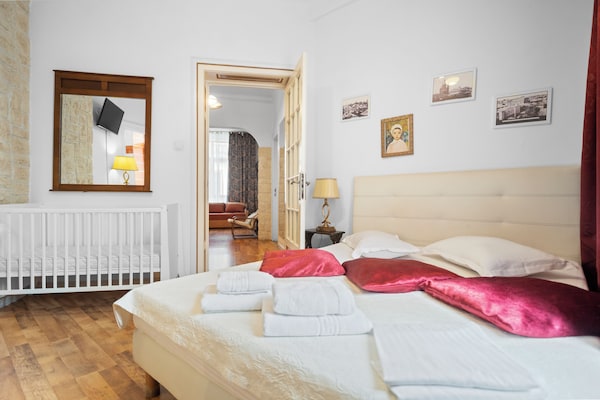 Central Golden Residences - In Old Town - Bucharest