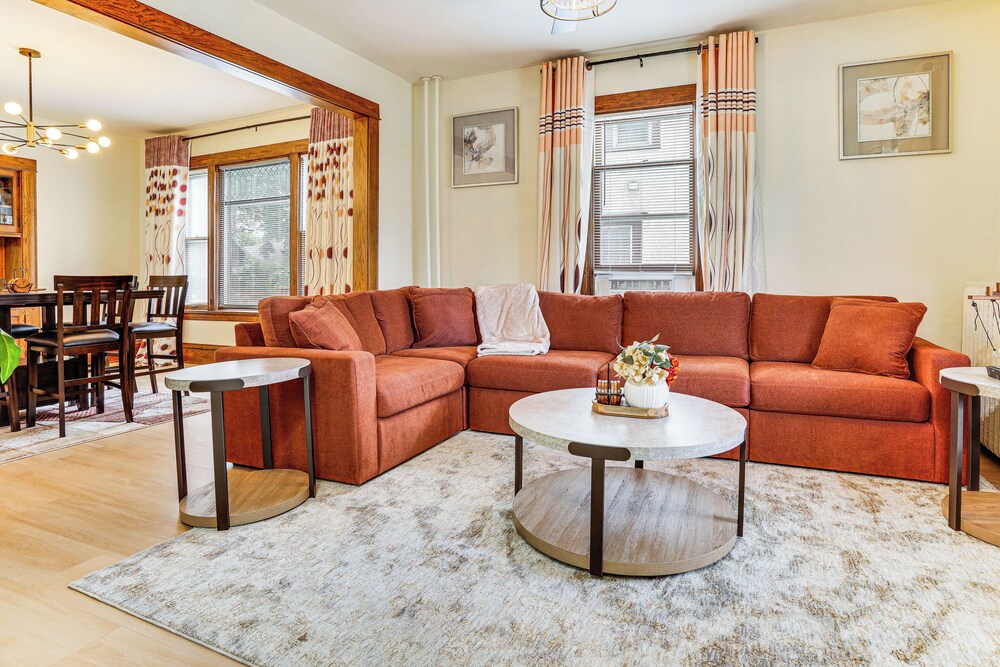 1 Mi To University: Spacious Home In Minneapolis! - Minneapolis, MN