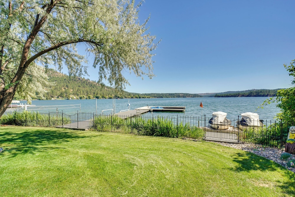 Waterfront Deck W/ Fire Pit: Lake Spokane Gem! - Loon Lake, WA