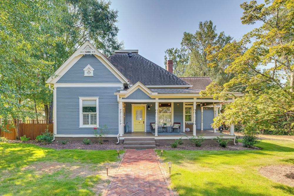 Walk To Mcdonough Square: Historic Home W/ Yard! - McDonough