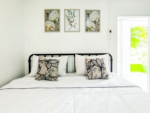 Secretária, Wi-fi grátis, roupa de cama fornecida 