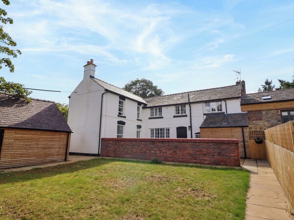 Preesgweene Farmhouse - West Midlands