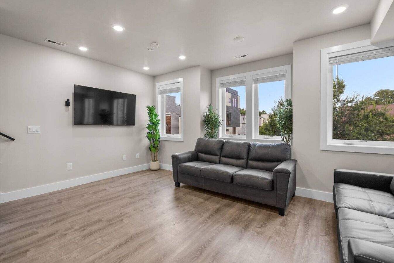 Spacious District Dwelling+6bed+4bath+well Located - Washington, D.C.