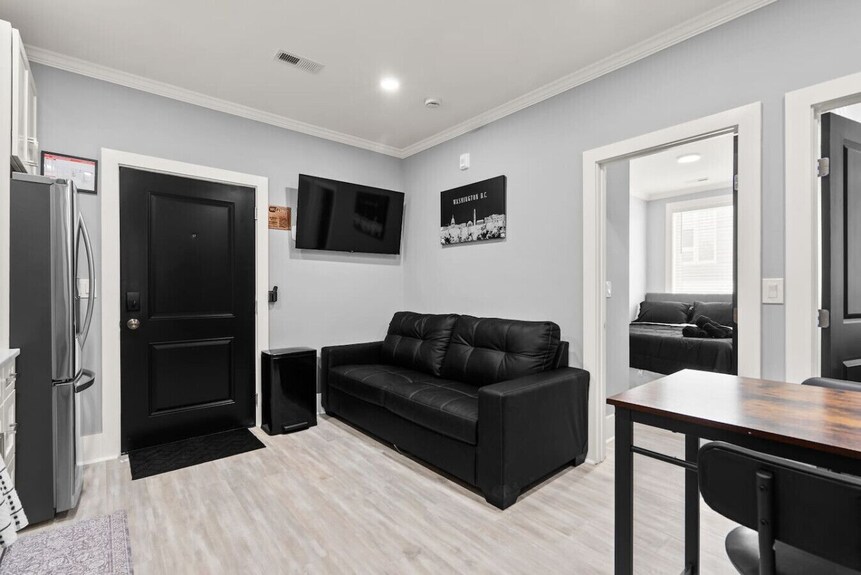 District Getaway+ 2bed+ 1 Bath Unit+private Parking - Washington D.C., DC