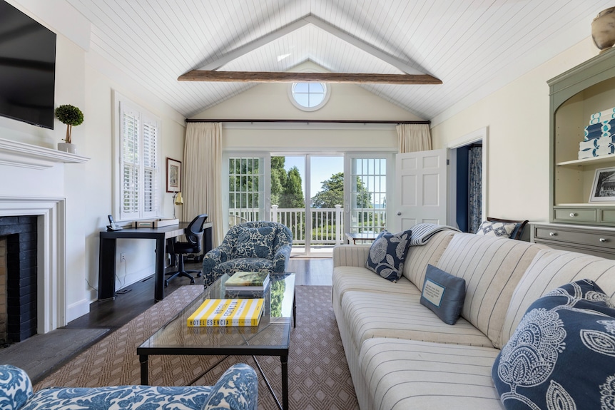 Watch Hill Luxury By The Sea, Iconic 1852 School House, Beside Ocean House Hotel - East Beach, Westerly