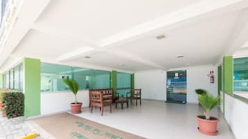 Apartamento básico | Saguão
