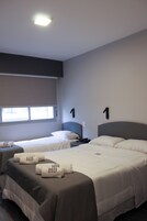 Quarto Triplo Clássico | Cofre no quarto, secretária, Wi-fi grátis