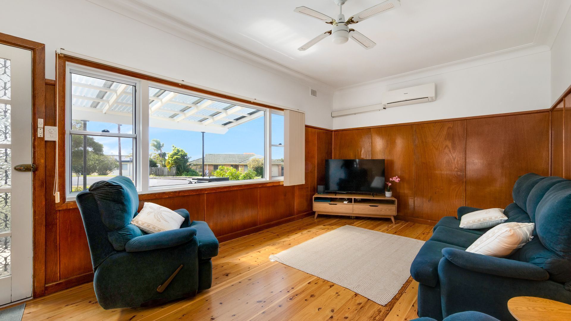 Batehaven Coastal Home Near Corrigans Beach - Long Beach