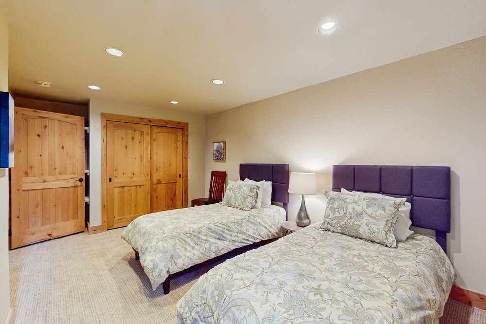Luxurious Vail Home with private hot tub, patio, fireplace, and bus to ...