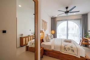 Cofre no quarto, com decoração personalizada