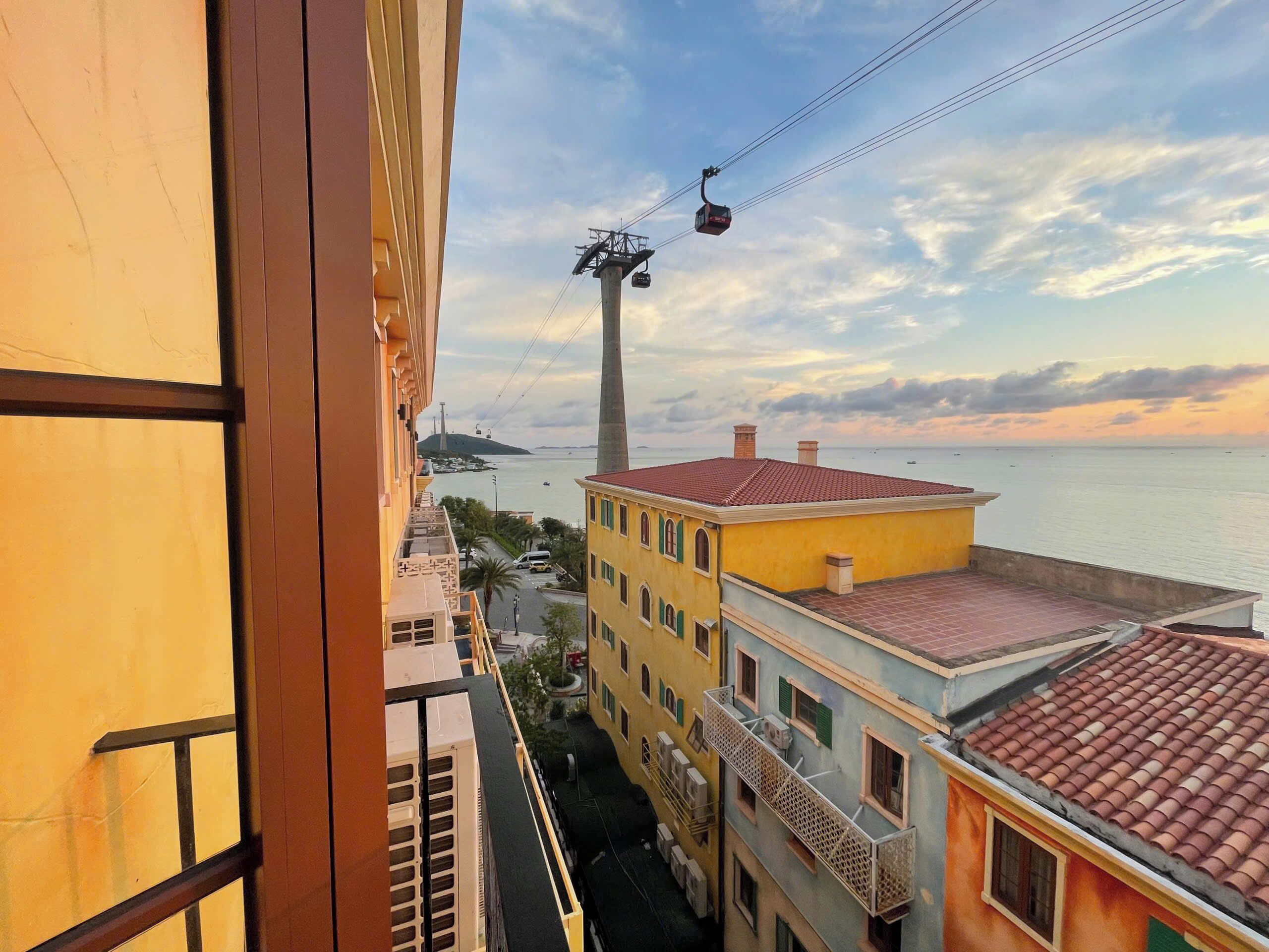 Apartamento Deluxe, 2 quartos, vista para a praia | Secretária, secretária adequada para computadores portáteis 