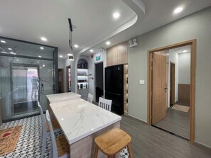 Apartamento Deluxe, 2 quartos, vista para a praia | Sala de estar