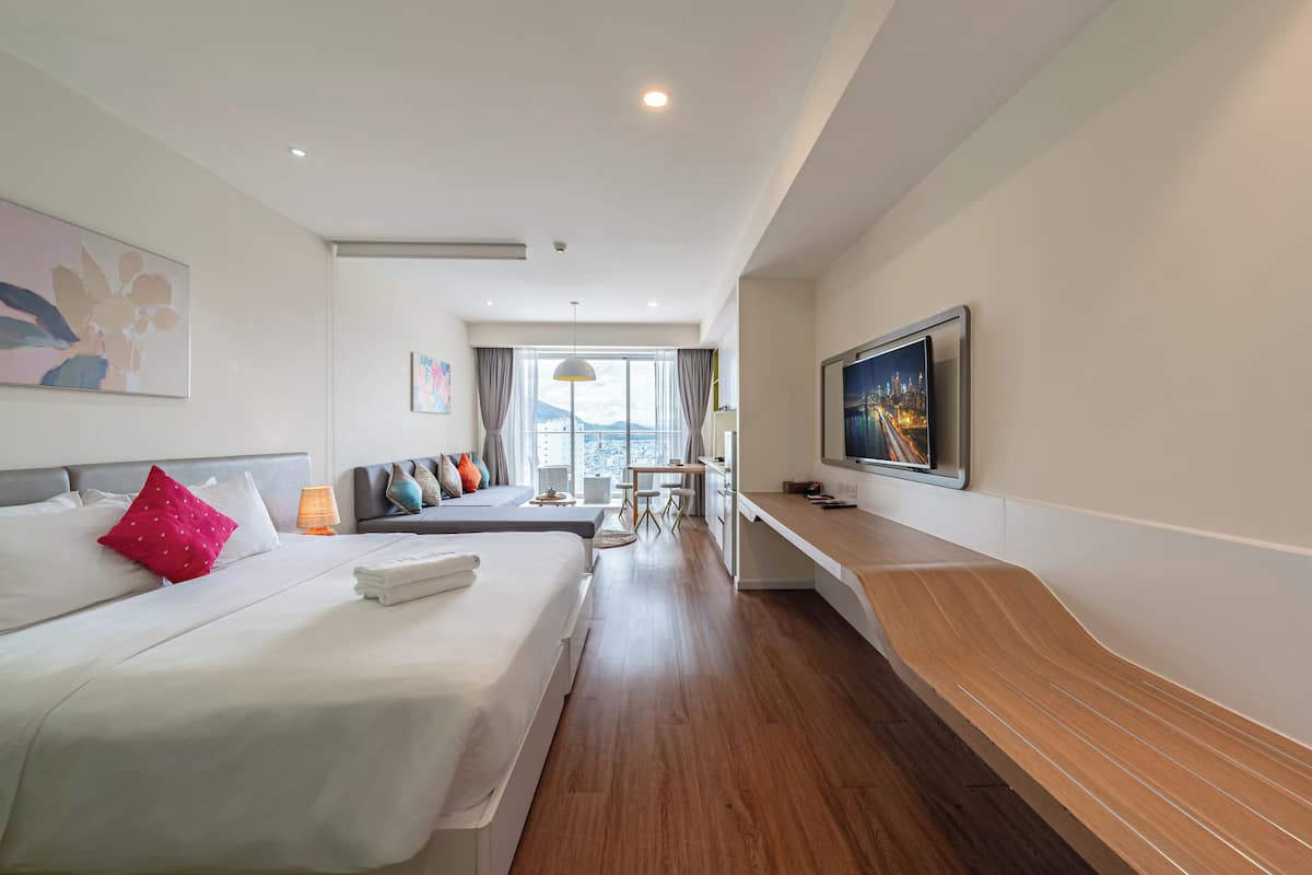 Apartamento júnior | Roupas de cama premium, cofres nos quartos, escrivaninha