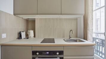 Apartamento | Cozinha privada | Utensílios de cozinha, Produtos de limpeza