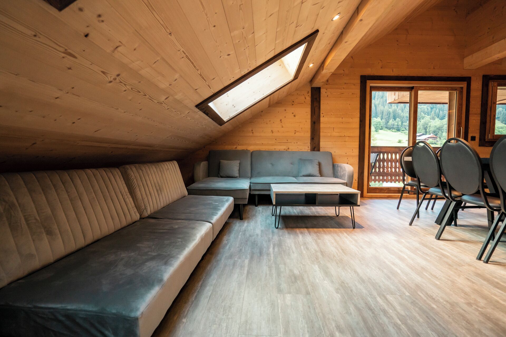 Large Duplex Apartment At The Foot Of The Ski And Bike Slopes / 10 Persons - シャテル