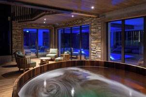 Sala(s) para tratamentos a casais, sauna, banheira de hidromassagem 