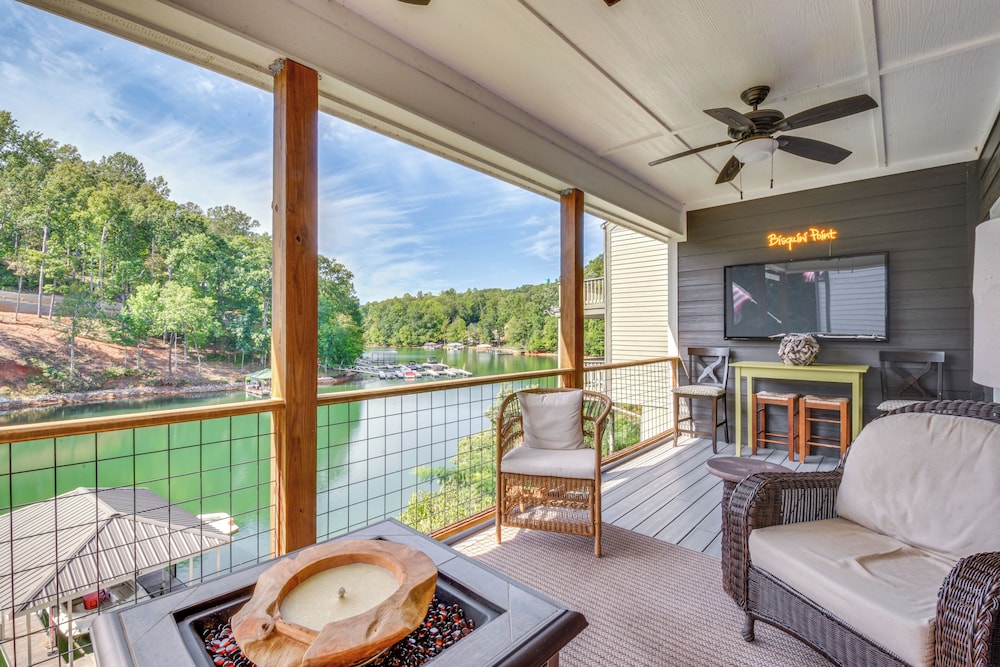 Lakefront Fun Near Clemson! Retreat W/ Pool Access - Walhalla, SC